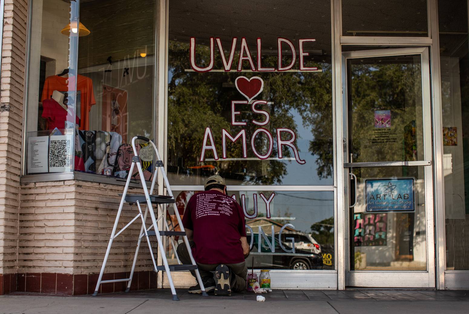 Uvalde’s “back-the-blue” values collide with outrage over police ...