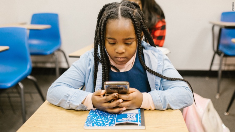 Cellphones Out, Focus In: States Crack Down on Classroom Distractions ...